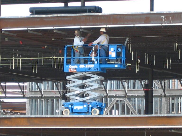 10 Scissor Lifts in Malaysia: Compare Heights, Loads & Features